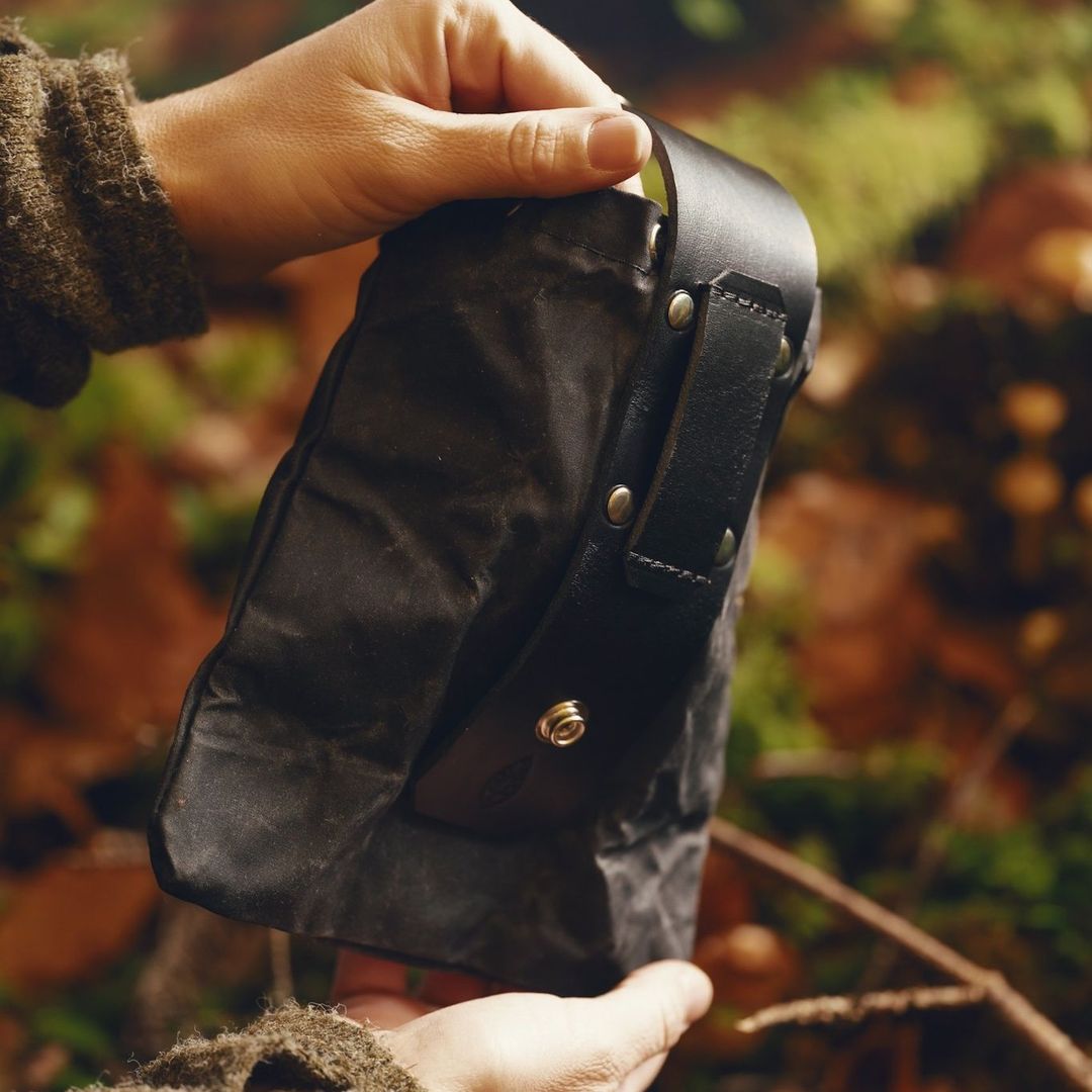 Finna foraging pouch