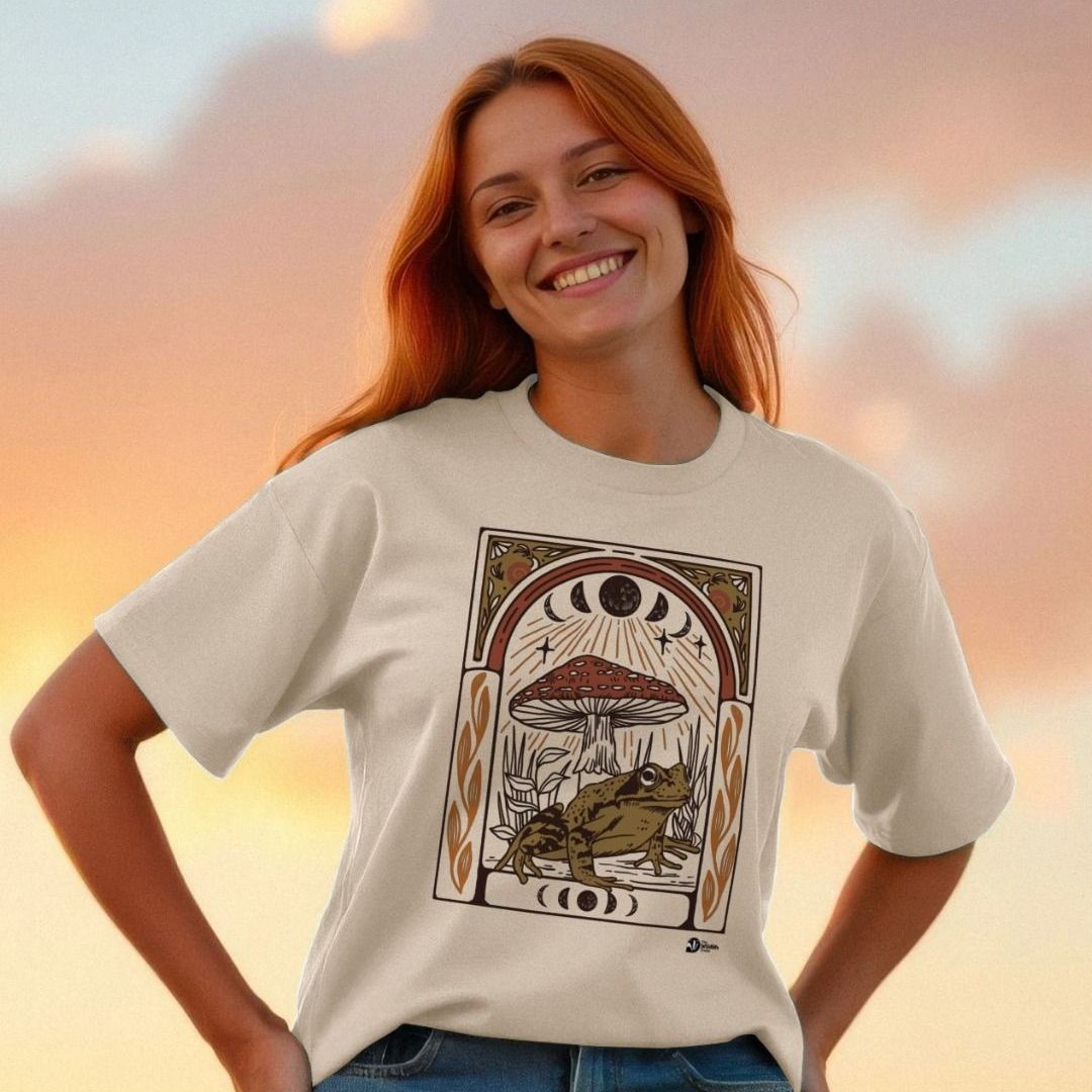 Frog & Fly Agaric Tarot Card Women's Oversized T-Shirt